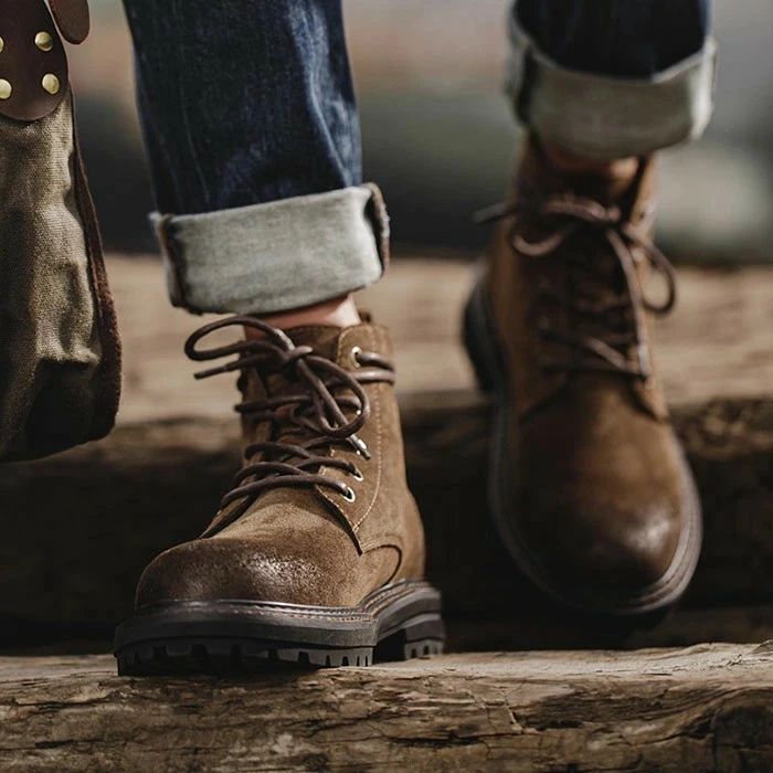 ▲商品内容： ・カラー：ブラウン ・サイズ：24/24.5/25/25.5/26/26.5/27/27.5 ・ヒール高さ：約3.0cm ・素材：本革　 【注意事項】 商品画像はライトの下で撮影しており、ご覧いただくモニター等の違いで画像と実...