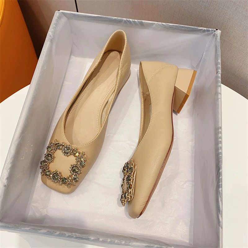 商品詳細 商品名 パンプス　xz-75 商品特徴 ■履き心地も見た目の美しさも両方叶えたい…！ ■快適な履き心地を追求し、ついに…履いた瞬間ふわっと軽い！エアスイートが誕生いたしました。 素材 PU サイズ 22.5-25cm カラー ベー...