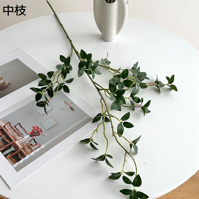 　　　 ◆◇◆人気の秘密◆◇◆ 【丈夫な素材】このフェイクグリーンは優良品質のポリエステル繊維で作られています。だから、葉は環境保護と耐久性があります。また、実心台座は非常に安定しており、人工樹木の直立支持を維持しています。 【リアル】実際...