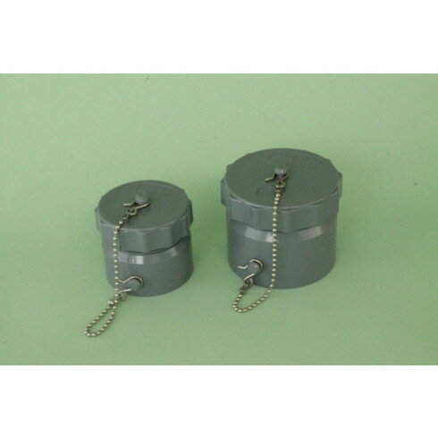 【商品スペック】特長●田んぼの水の引き込み口に取り付ける継手です。●フタが無くならないようクサリが付いています。用途仕様●塩ビ管呼び径：75●寸法(mm)L1：45●寸法(mm)L：76仕様2●使用温度範囲0〜45℃●最高使用圧力：無圧材質...