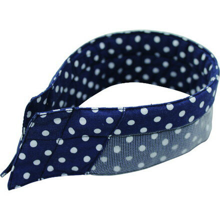 【商品スペック】特長●水で濡らして首に巻くだけで簡単に使用出来ます。●ソフト芯が形状記憶し、首に軽くフィットします。●高吸水繊維「ベルオアシス」を内蔵していますので、効果的に水分を吸収し、気化熱効果で首元をしっかり冷やします。●襟に当たる部...