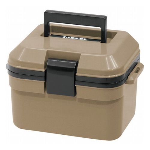 特長●密閉度を配慮したバックル設計の為、クーラー内の冷気をガードします。●フタお弁当の保冷にピッタリサイズ●350mL缶：6本●フタの脱着可能用途●アウトドアシーンに映えるアースカラーのクーラーボックス仕様●色：サンドベージュ●幅(mm)：...