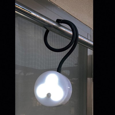 特長●暗い場所で人感センサーが、人の熱を感知してLEDライトを優しく点灯させます。●人を感知すると自動で点灯、自動で消灯（点灯時間：約15秒）します。●常時点灯モードがあり、停電時も安心です（SL105・106）。●吊り下げタイプなど、用途...