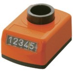 特長●拡大鏡によるカウンターウィンドー●機械の振動等によるシャフトの回転防止としてSKP-09が使用可能●シャフト穴径φ20mm(シャフトスリーブ使用でφ12、14、15、16が可能)●ポリアミド製で軽量●文字高さ7mm仕様2●デジタルポジ...