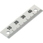 ●下側目盛り●ゼロ位置：左端●全長(mm)：50●幅(mm)：12●厚さ(mm)：0.5●呼び寸法(mm)：50●測定範囲：40●貫通穴（個）：0●接着タイプ●目盛り：1mmピッチ●目盛り彫り込み(エッチング加工)●アルミ(A1050P) ...