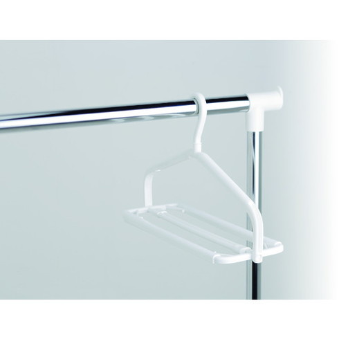 【商品スペック】特長●ワイドに広がるので、バスタオルから衣類まで乾きやすいです。●横ズレしにくいノンスリップ加工で、洗濯物の移動を防ぎます。●アームを伸ばせて、ハンドルタオル・スポーツタオルからバスタオルまで幅広く干せます。●アームをまわす...