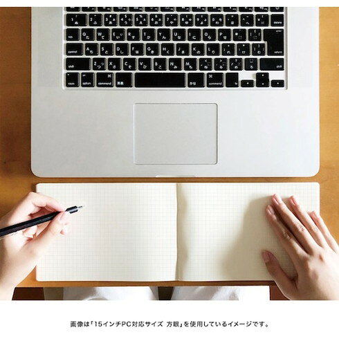 【商品スペック】特長●リモートワークやカフェでの仕事に”一緒に”使える、狭いスペースに置ける横型ノートです。●パソコン前にぴったり置けるサイズです。●閉じた時はB6サイズになります。●1日の予定やタスクを書いて管理できます。●1日1ページの...