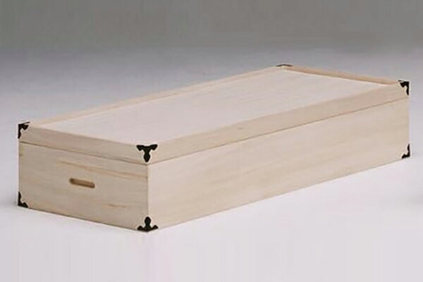 素材：天然桐無垢材商品サイズ：91×42×19（cm）生産国：日本製完成品or組立：完成品【代引きについて】こちらの商品は、代引きでの出荷は受け付けておりません。【商品配送時の注意点】こちらの商品は配送日時の指定ができません。あらかじめご了...