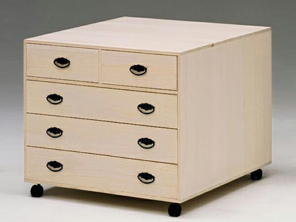 素材：天然桐無垢材商品サイズ：75×75×64（cm）生産国：日本製完成品or組立：完成品（一部組立）【代引きについて】こちらの商品は、代引きでの出荷は受け付けておりません。【商品配送時の注意点】こちらの商品は配送日時の指定ができません。あ...