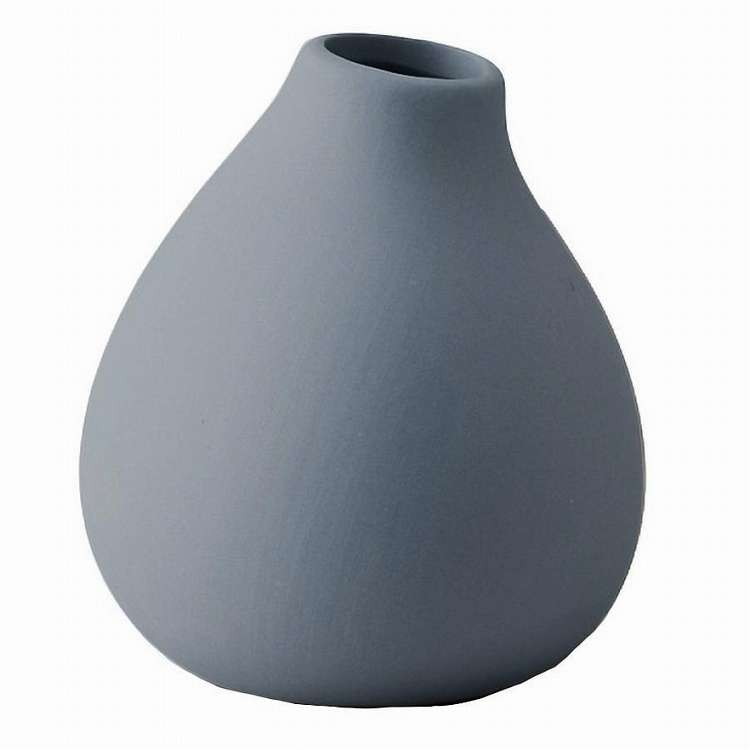 【商品説明】小ぶりなサイズのフラワーベースは、お花初心者にもおすすめ。お気に入りの草花を一、二輪挿すだけで、雰囲気良く飾ることができます。素材は、マットな質感の陶器。水アカなどが目立たないのも嬉しいポイントです。ニュアンスのあるカラーと愛ら...