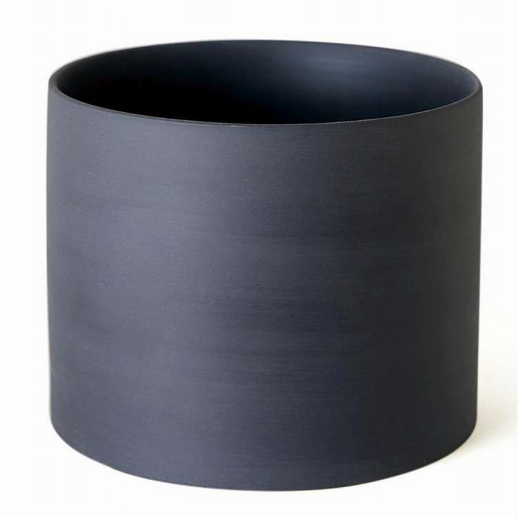 【商品説明】小ぶりなサイズのフラワーベースは、お花初心者にもおすすめ。お気に入りの草花を一、二輪挿すだけで、雰囲気良く飾ることができます。素材は、マットな質感の陶器。水アカなどが目立たないのも嬉しいポイントです。ニュアンスのあるカラーと愛ら...