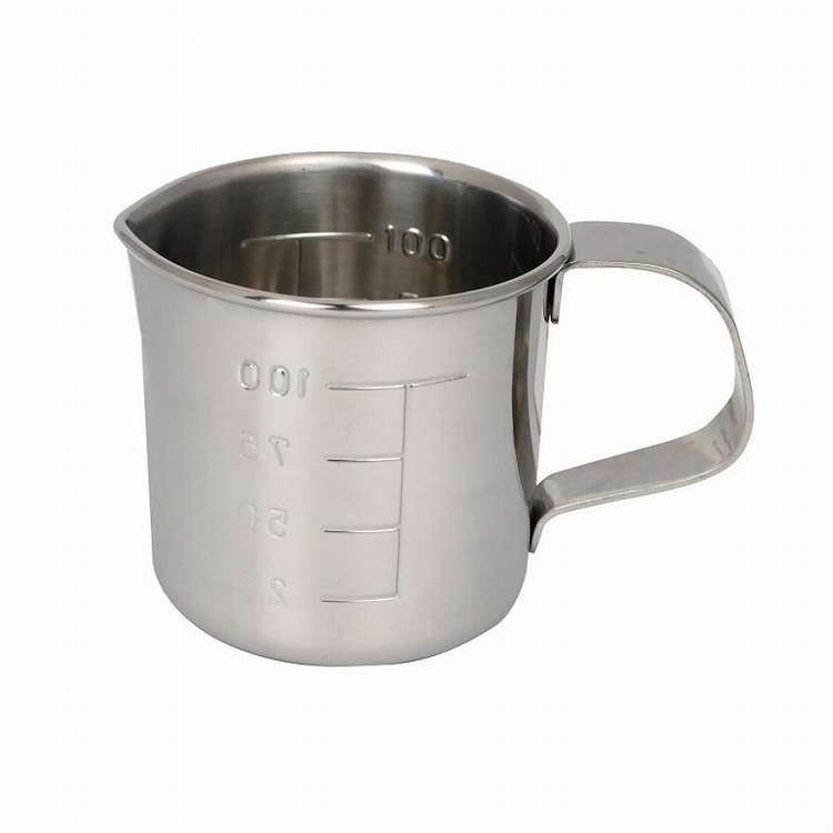 【商品説明】内側は計量に便利な目盛付きです。取手と注ぎ口付きです。耐久性と耐食性に優れたステンレス製です。生産国:日本素材・材質:ステンレス(SUS304)商品サイズ:内寸:φ53×H56mm重量:約60g仕様:目盛表示:25/50/75/...