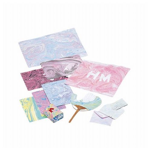 【商品説明】彩液は水溶性顔料の新素材で、にじみ絵やマーブル染(カラー墨流し)が手軽にできる絵の具です。紙、布などあらゆる物に染められ、千代紙などの美しい色模様が簡単につくれます。彩液は混色も自由ですから、色数も増やすことができます。【商品詳...