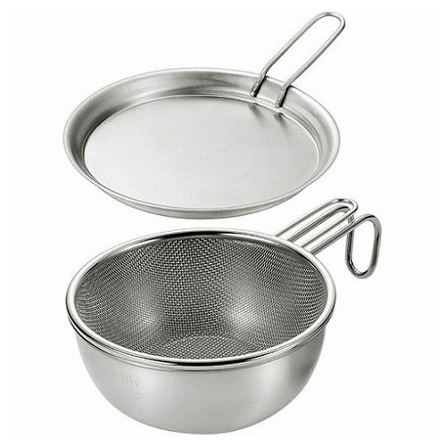【商品説明】・本体・ハンドルも丈夫なステンレス製で食洗機対応。ガス火はもちろん焚火・炭火にも対応します。・袋めんがそのまま入るサイズでどんぶり代わりにそのまま食べられる。・スープや煮込み料理にも使えて便利です。・ボウル本体には目盛付き。・水...