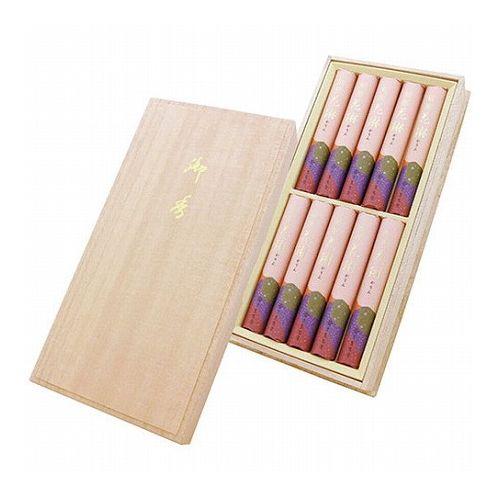 特撰花琳 桐箱 短寸10束【商品説明】白檀の甘く優雅な香りが広がる「特撰花琳(とくせんかりん)」のご進物用お線香です。白檀を基調とし、天然香料をバランスよく配合しました。甘く優雅な和の香りがお楽しみいただけます。贈答,引き出物,お歳暮,お中...