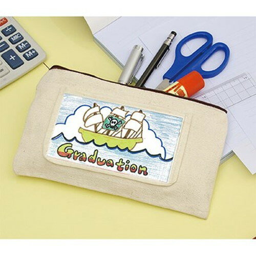 図工・工作・クラフト・ホビー特長ペンケースにもなる使いやすいポーチ!筆箱に、小物入れに、いろんな用途に使える!仕様商品サイズ(単位mm):210×120mm作画サイズ:125×70mmセット内容:ポーチ×1、カード×1重量(g):21g材質...