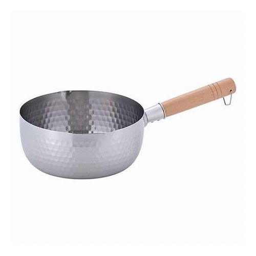 清潔でサビにくい、ステンレス製の雪平鍋。容量たっぷりの深型設計。両側に注ぎ口がついているので、移し替えもしやすい。計量に便利な目盛付き。ガス火はもちろん、IH調理器にもご使用頂けます。手になじみやすい天然木製のハンドル。ハンドルは取り替え可...