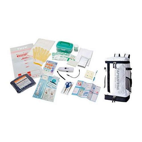 水や汚れに強いコーティングポリエステル仕様のリュックに防災用品をセットしました。タブレット・PC収納ポケット付で下部層には靴や保存水など収納可能。地震や台風など非常時の備えに。メーカー品番:CS26-31内容物:リュック(約500×280×...