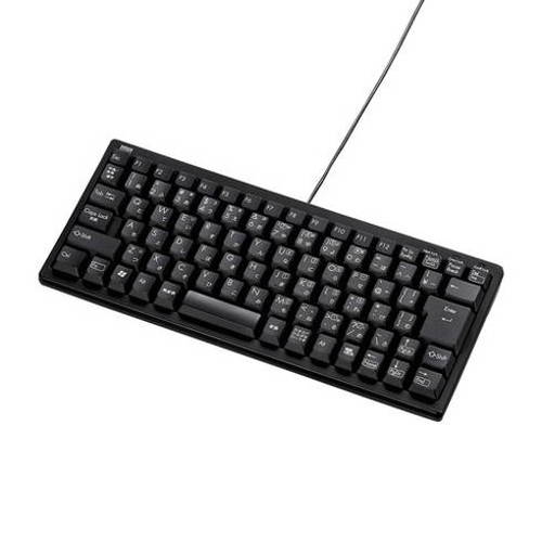 テンキー部分を取り除き、文字入力だけに特化したコンパクトキーボードです。キーピッチはスタンダードキーボードと同じ19mmキーピッチ文字の耐久性に優れたレーザー印刷を採用しています邪魔な時はキーボードを立てる事も可能キートップは標準的な深い押...