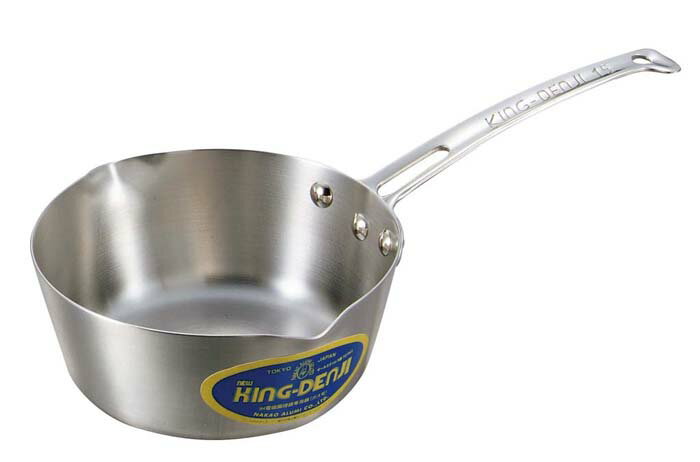 【商品説明】●熱くならない取っ手。取っ手に熱伝導の低いステンレスキャストを採用●蓋にも熱くならないL型のステンレスキャストハンドルを使用。鍋の縁に引掛けも可能●てこの原理で操作性を追求した独特なデザインと二股に分けることで熱を防ぎます。さら...