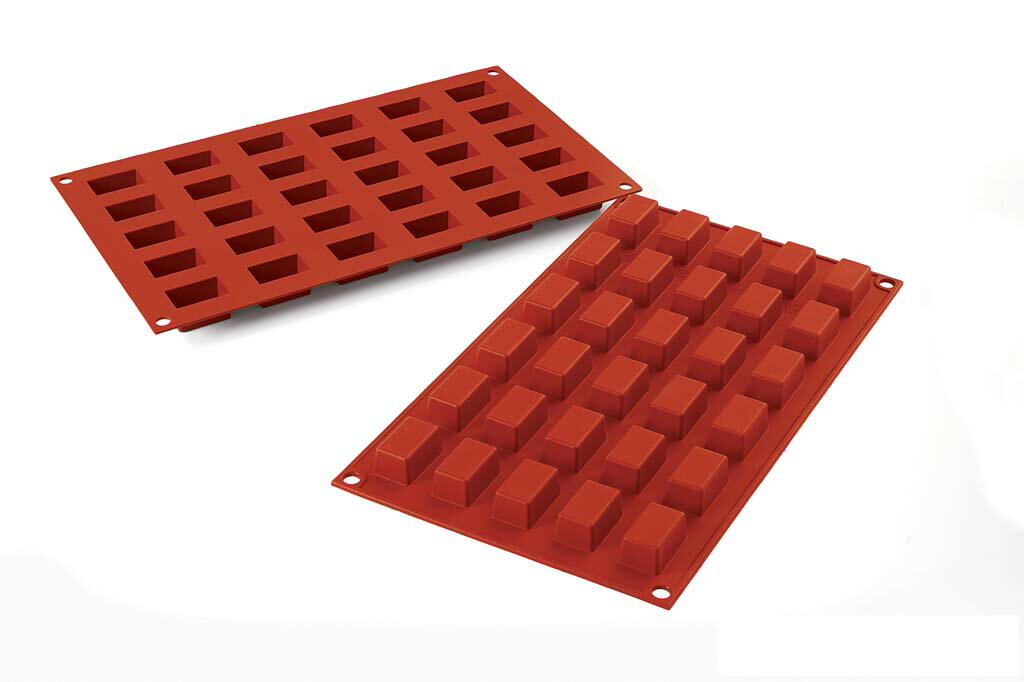 【商品説明】●原料に有害物質を含んでおらず、シリコン100%で離型性が良く、お手入れも簡単です。6取サイズの天板に3枚、フレンチサイズ天板に4枚並びます。●出来上がり寸法：30×18×H16【外寸】175×300 【材質】シリコン【代引きに...