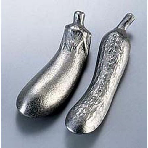 OIGEN 鉄 野菜セット AYS0901 JANコード 4906994502918●材質：鋳鉄■セット内容■ナス 82×26×H18mm 約130g■きゅうり98×22×H16mm 約105g【送料について】北海道、沖縄、離島は送料を頂きます。