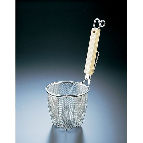 スリースノー TSステンレス ラーメン専用パワーテボ 平底 引掛付（8メッシュ） ATB1202 JANコード 4989083101605●直径×深さ(mm):140×130●材質：本体：ステンレス鋼(18-8)／柄：天然木■てぼの一番弱い...
