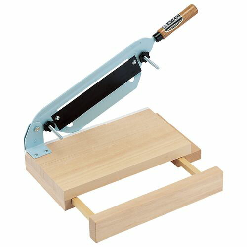 豊年企販 のしもち切り器 AMT05 JANコード 4543983508010●間口×奥行×高さ(mm):540×230×160●刃渡り(mm):260●材質：SK-3■・替刃式、刃止用プラスチックアテ付【送料について】北海道、沖縄、離島は...