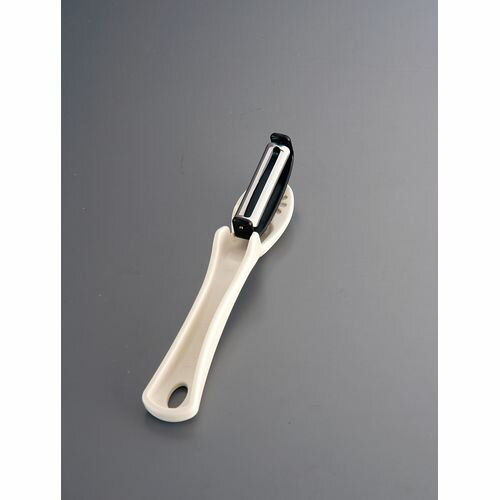 下村工業 たてよこピーラー ATY-681 BPC6901 JANコード 4962336609660●メーカー品番:ATY-681●全長(mm):162●幅(mm):60■・刃を回転させるだけで多用途に使えます。■・右利き・左利き両方で使え...