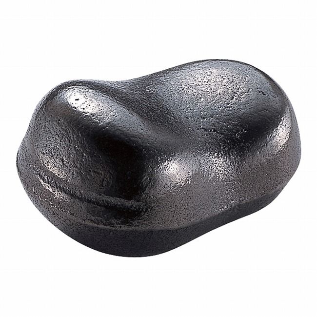 池永鉄工 南部鉄器 おまめちゃん [AOM0901]JANコード：4906018007603・黒豆の艶出しに最適。・お鍋やケトルに入れて鉄分補給も可能です。■幅×奥行×高さ(mm)：50×37×28【送料について】北海道、沖縄、離島は送料を...