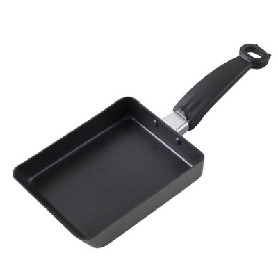 【商品説明】●おすわりねこのにぎりやすいハンドルが特長の玉子焼き器。●ねこと一緒に楽しくお料理 。●サイズ：345X135X55(mm) ●重量：365g ●底の厚さ：2.6mm ●表面加工、内面・ふっ素樹脂塗膜加工/外面・耐熱焼付け塗装　...