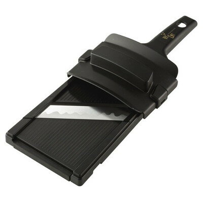 【商品説明】●身幅のあるキャベツの千切りに適したワイドタイプのスライサー。●サイズ:415×183×60mm ●重量:335g ●材質：本体・安全ガード、ABS樹脂/刃・ステンレス刃物鋼/滑り止め・エラストマー樹脂 ●日本※メーカーの都合に...