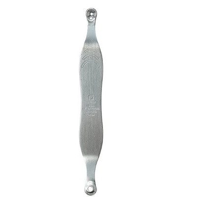 【商品説明】●毛穴に詰まった角栓を取り除く圧出器。●肌に当たる面を丸くソフトに仕上げた安心設計。●商品サイズ：長さ105mm●重量：12g ●材質：18-8ステンレス鋼/ケース・ポリプロピレン樹脂※メーカーの都合によりパッケージ、内容等が変...