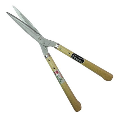 【商品説明】●のこかりシリーズ。●のこかりの刃先：ギザ刃形状。●サイズ(刃渡)：6寸（180mm） ●標準柄：9寸ナタ樫柄 ●ネジ式(9mm) ●ユルミ止めナット付 ●裏スキ※メーカーの都合によりパッケージ、内容等が変更される場合がございま...