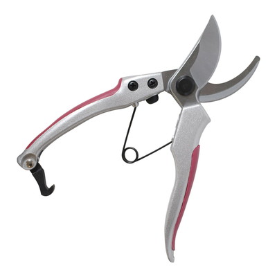 【商品説明】●アルミ合金製ハンドルはサビに強く軽量な為、長時間の使用でも楽に作業ができます。●樹脂グリップ仕様で滑りにくくスムーズに開閉を行えます。●締めた時のショックをやわらげる、樹脂ストッパー付き。●サイズ（mm）：200×50×20●...