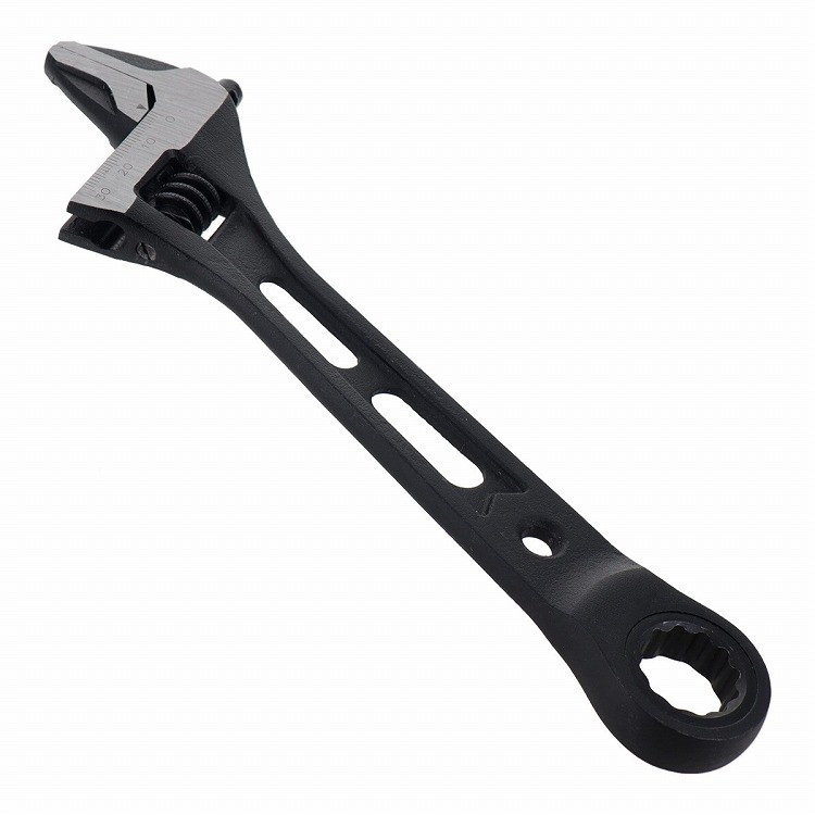 【商品説明】●モンキーレンチとギアレンチが1本に!【商品詳細】●モンキーレンチとギアレンチが1本になったモンキーギアレンチ。●全長(約):200mm。●重量(約):260g。●材質:本体/炭素工具鋼 ラチェット/40CR。●カラー:マットブ...
