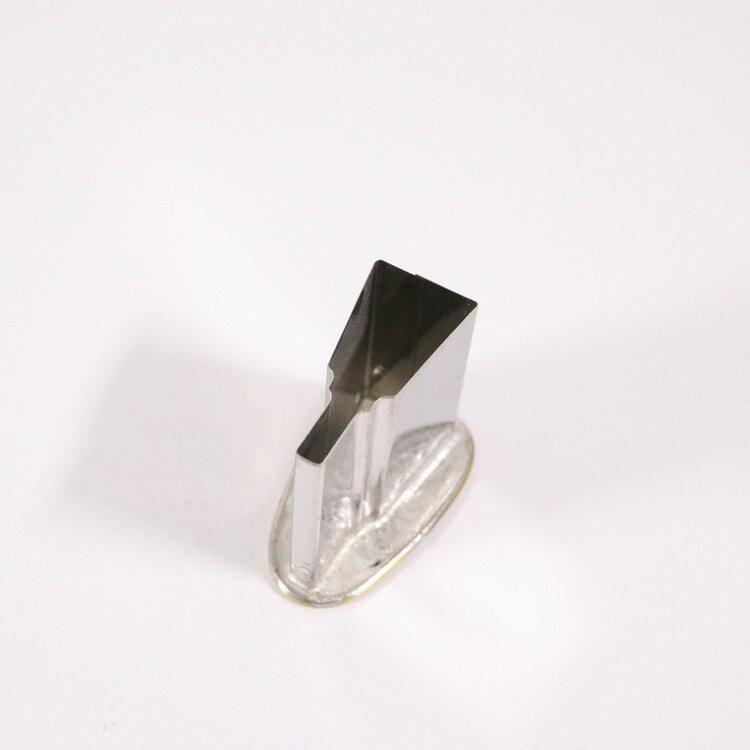 ●力を入れても手が痛くなりづらい。【商品情報】●たかもりの厚口野菜抜。●渕/真鍮巻き。●たかもりブランド。●力を入れても手が痛くなりづらい。●食材を吟味し、形を吟味する。●洗練された抜型はその機能を進化させ、料理の華を咲かせます。●代々培わ...