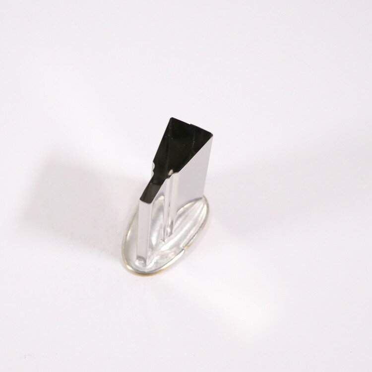 ●力を入れても手が痛くなりづらい。【商品情報】●たかもりの厚口野菜抜。●渕/真鍮巻き。●たかもりブランド。●力を入れても手が痛くなりづらい。●食材を吟味し、形を吟味する。●洗練された抜型はその機能を進化させ、料理の華を咲かせます。●代々培わ...