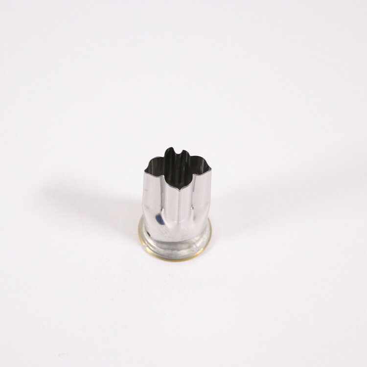 ●力を入れても手が痛くなりづらい。【商品情報】●たかもりの厚口野菜抜。●渕/真鍮巻き。●たかもりブランド。●力を入れても手が痛くなりづらい。●食材を吟味し、形を吟味する。●洗練された抜型はその機能を進化させ、料理の華を咲かせます。●代々培わ...