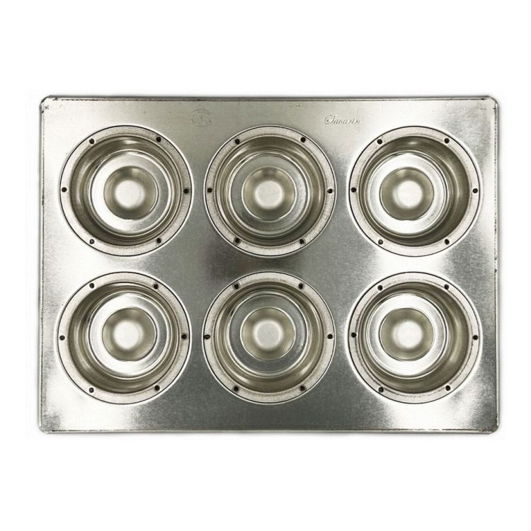 商品説明●フランスの伝統的なお菓子サバラン型です。●弊社のデザインは中央にくぼみがあるため、焼き上がり後にアレンジがしやすくなっています。●熱伝導も良く、焼き色も均一に仕上がります。●空焼き不用のため軽く水洗いをするだけですぐにお使い頂けま...