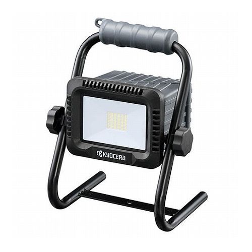 【商品説明】●縦方向に360度回転可能で好みの方向を照らすことが出来ます。【用途】●建設現場等の暗所での照明・電源を確保できない現場での照明・アウトドアでの照明。【機能】●電源は18Vバッテリー/100VACアダプターの両方で使用可能です。...