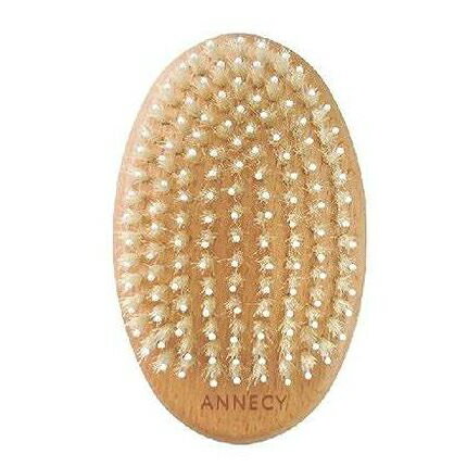 【商品詳細】ヘアブラシメーカーが経験と技術を集めて生み出した、つや髪育成と毎日のブラッシングのためのヘアケアブラシです。獣毛と先玉ピンを同時に植毛、しっかりとかせるのに頭皮にやさしい使い心地。天然木＆獣毛の組み合わせが静電気を抑制し、獣毛が...