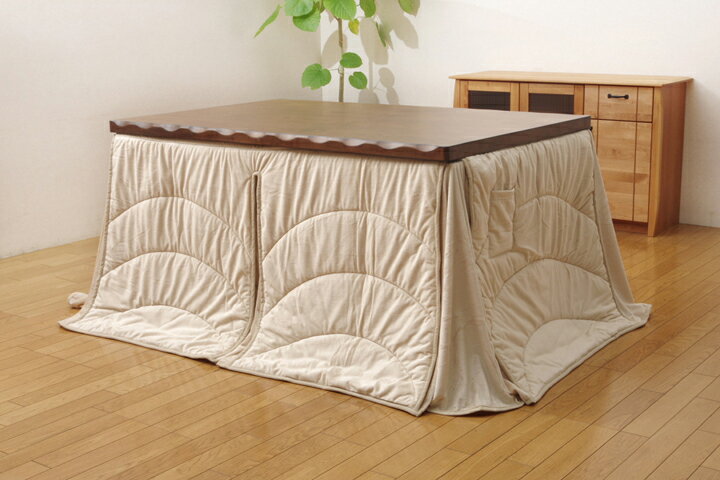 　【商品特徴】上品な色味が特徴のハイタイプ用こたつ布団です。ふんわりとしていて保温性に優れた短毛マイクロを使用しています。足腰が弱く地べたに座れない方でもこたつ布団をご使用いただけます。　【サイズ】90×150cmのハイタイプのこたつ台に適...