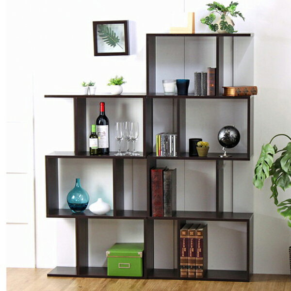 【内容】置くだけでお洒落に見えて、お部屋をセンスアップできるS字ラック・ジーグ。左右、縦横、どんな向きでもお使いいただけるので、お部屋のレイアウトを気にせず、様々なシチュエーションで活躍してくれます。カラーはシックなダークブラウン木目。キズ...