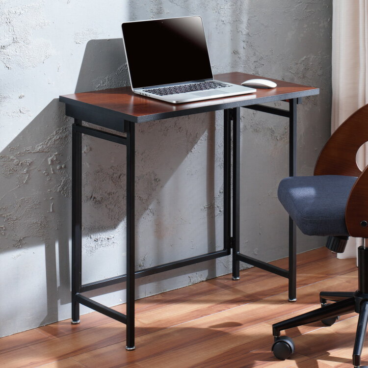 ●商品特徴キズに強く、鮮やかな木目が特徴の折りたたみテーブル。天板はキズの付きにくいメラミン化粧板を採用しております。天板の裏にロックボタンがありますので、安心して折りたたんだり、展開することができます。●サイズ本体：幅70×奥行40×高さ...