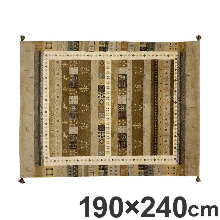 ■商品サイズ幅190×奥行240cm■素材ウール■重量22.5kg■生産国インド■特徴ギャッベをモチーフにしたラグシリーズです。全てインドの職人が手織りで仕上げており、その素朴な愛らしさに愛着を感じていただける一枚です。●ギャッベラグとはイ...