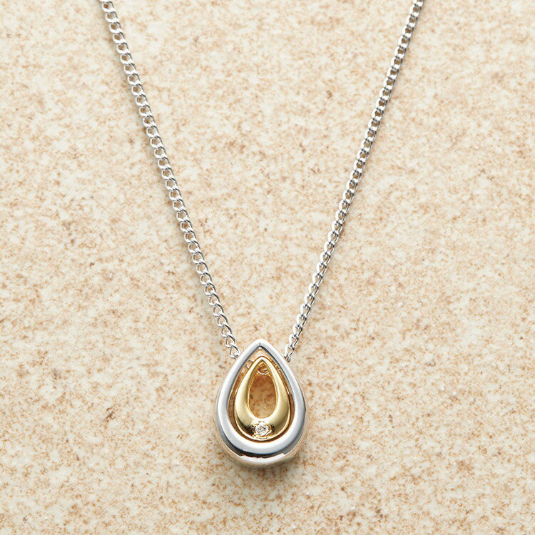 引き輪開閉式。ダイヤモンド（約0.01ct）、真鍮（ロジウムメッキ・金メッキ）全長約40cm、トップ:約1×1.3cm（シルバー）、約0.6×0.8cm（ゴールド）【代引きについて】こちらの商品は、代引きでの出荷は受け付けておりません。【送...