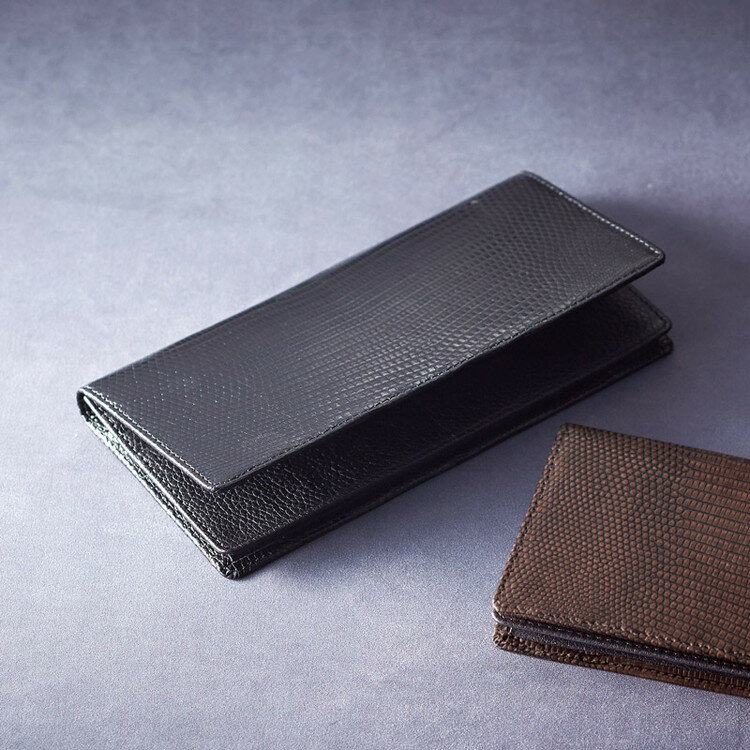 札入・ファスナー式小銭入×各1室、カード入×12室、ポケット×3室。リザード、内側:牛革9×18.5×1.5cm※生地の使用する部分により色・柄が異なる場合がございます。【代引きについて】こちらの商品は、代引きでの出荷は受け付けておりません...