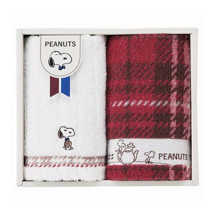 PEANUTSどこか懐かしく、あたたかな雰囲気をもつタータンチェック。チェックファッションに身を包んだスヌーピーがゆったりとティータイムを楽しんでいるアートをさりげなくあしらいました。華やかでありながら、落ち着きがあり心地よさを感じていただ...