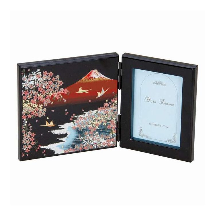 精密な山中蒔絵で桜と赤富士を表現しました。日本製★サービスサイズ1枚用★卓上用【セット内容】-サイズ：16×29.5×1.5cm重量/容量：0.5kg箱サイズ：18.4×17.4×4cm材質：ABS樹脂【代引きについて】こちらの商品は、代引...
